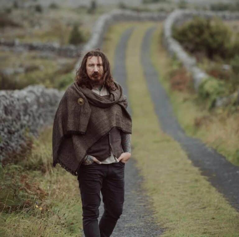 What Is A Shawl & Why We Love It? ️ - Shawlovers